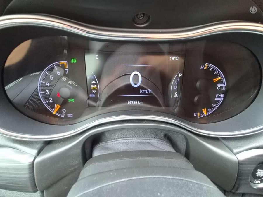 Pelēks Jeep Grand Cherokee 2021 Šauļi, ar dzinēja tilpumu 3.60 L un nobraukumu 98 tūkst. km par 21500 €, foto 18 vietnē AUTOMOTO.COM.LV