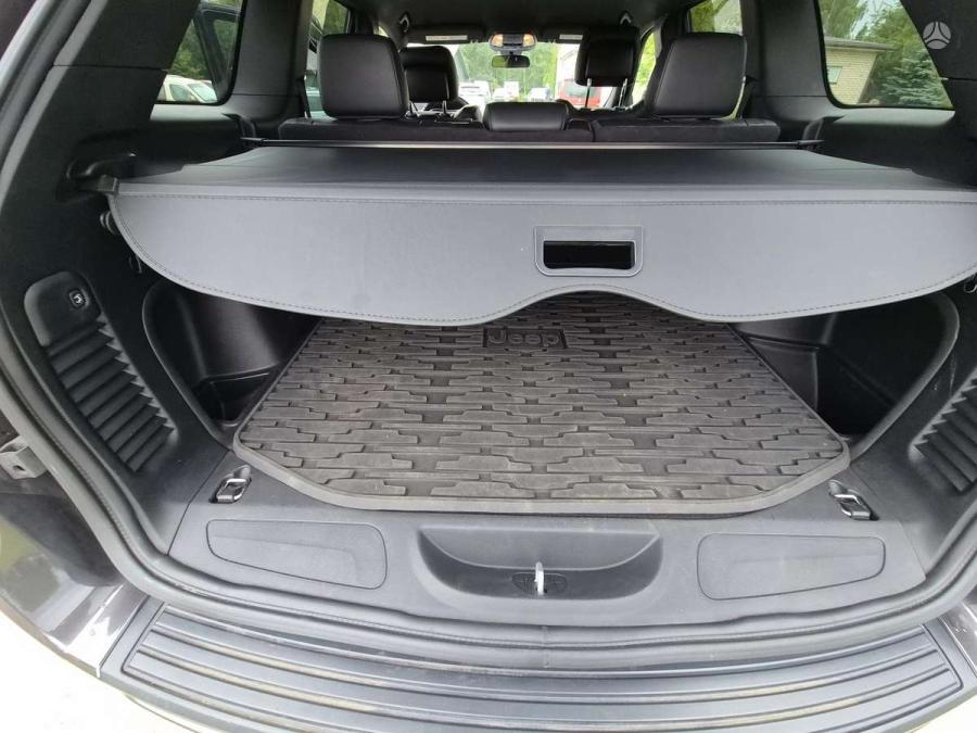 Pelēks Jeep Grand Cherokee 2021 Šauļi, ar dzinēja tilpumu 3.60 L un nobraukumu 98 tūkst. km par 21500 €, foto 20 vietnē AUTOMOTO.COM.LV