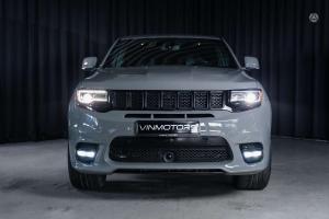 Grey Jeep Grand Cherokee 2021 in Vilnius, with an engine capacity of 5.65 L and mileage of 74 thousand km for 25900 €, photo 3 on AUTOMOTO.COM.LV