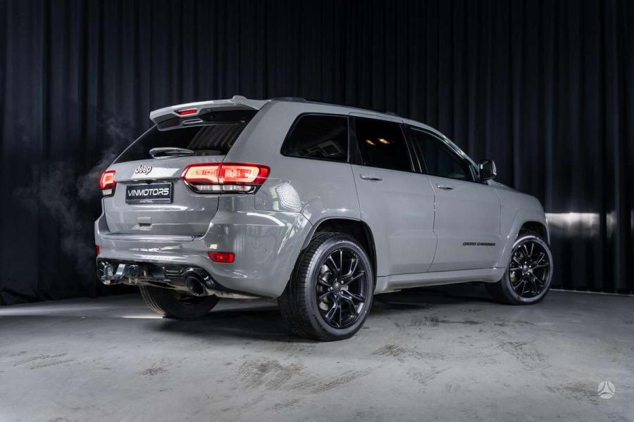 Grey Jeep Grand Cherokee 2021 in Vilnius, with an engine capacity of 5.65 L and mileage of 74 thousand km for 25900 €, photo 5 on AUTOMOTO.COM.LV