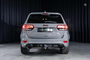Grey Jeep Grand Cherokee 2021 in Vilnius, with an engine capacity of 5.65 L and mileage of 74 thousand km for 25900 €, photo 6 on AUTOMOTO.COM.LV
