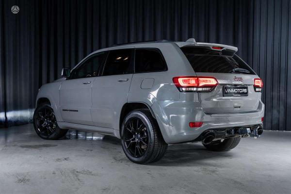 Grey Jeep Grand Cherokee 2021 in Vilnius, with an engine capacity of 5.65 L and mileage of 74 thousand km for 25900 €, photo 6 on AUTOMOTO.COM.LV