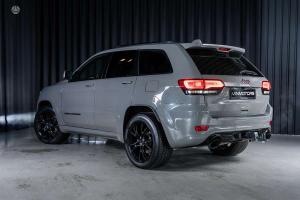 Grey Jeep Grand Cherokee 2021 in Vilnius, with an engine capacity of 5.65 L and mileage of 74 thousand km for 25900 €, photo 7 on AUTOMOTO.COM.LV
