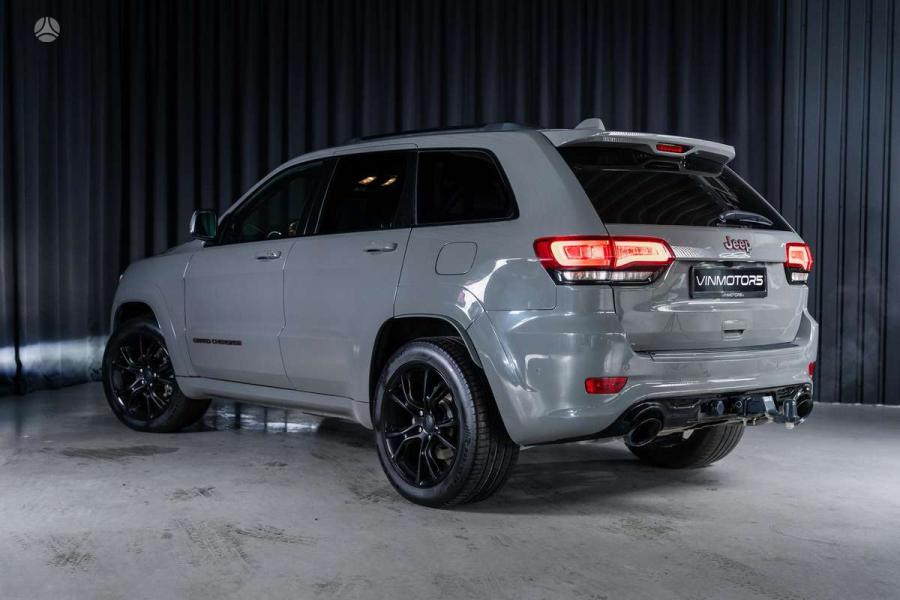 Grey Jeep Grand Cherokee 2021 in Vilnius, with an engine capacity of 5.65 L and mileage of 74 thousand km for 25900 €, photo 7 on AUTOMOTO.COM.LV