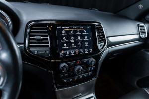 Grey Jeep Grand Cherokee 2021 in Vilnius, with an engine capacity of 5.65 L and mileage of 74 thousand km for 25900 €, photo 20 on AUTOMOTO.COM.LV
