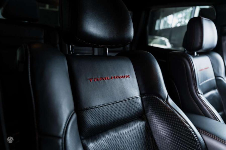 Grey Jeep Grand Cherokee 2021 in Vilnius, with an engine capacity of 5.65 L and mileage of 74 thousand km for 25900 €, photo 29 on AUTOMOTO.COM.LV