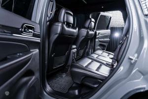 Grey Jeep Grand Cherokee 2021 in Vilnius, with an engine capacity of 5.65 L and mileage of 74 thousand km for 25900 €, photo 33 on AUTOMOTO.COM.LV