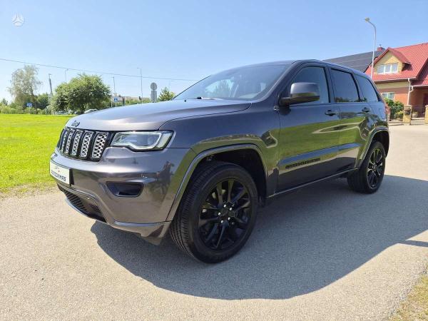 Grey Jeep Grand Cherokee 2021 in Siauliai, with an engine capacity of 3.60 L and mileage of 99 thousand km for 21400 €, photo 1 on AUTOMOTO.COM.LV