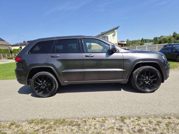 Grey Jeep Grand Cherokee 2021 in Siauliai, with an engine capacity of 3.60 L and mileage of 99 thousand km for 21400 €, photo 4 on AUTOMOTO.COM.LV