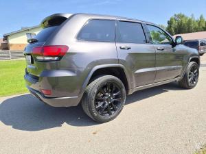 Pelēks Jeep Grand Cherokee 2021 Šauļi, ar dzinēja tilpumu 3.60 L un nobraukumu 99 tūkst. km par 21400 €, foto 6 vietnē AUTOMOTO.COM.LV