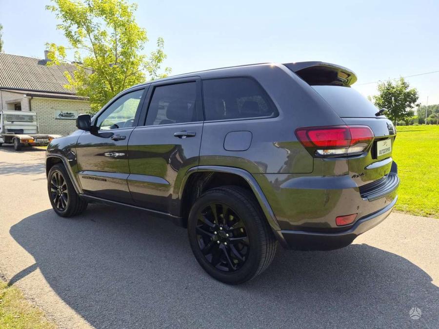 Pelēks Jeep Grand Cherokee 2021 Šauļi, ar dzinēja tilpumu 3.60 L un nobraukumu 99 tūkst. km par 21400 €, foto 8 vietnē AUTOMOTO.COM.LV