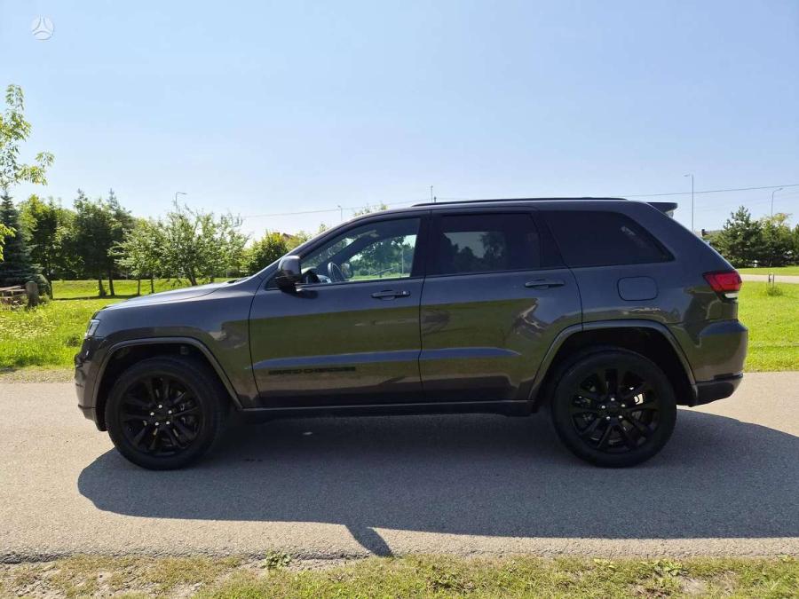 Pelēks Jeep Grand Cherokee 2021 Šauļi, ar dzinēja tilpumu 3.60 L un nobraukumu 99 tūkst. km par 21400 €, foto 9 vietnē AUTOMOTO.COM.LV