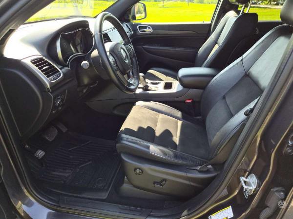 Grey Jeep Grand Cherokee 2021 in Siauliai, with an engine capacity of 3.60 L and mileage of 99 thousand km for 21400 €, photo 9 on AUTOMOTO.COM.LV
