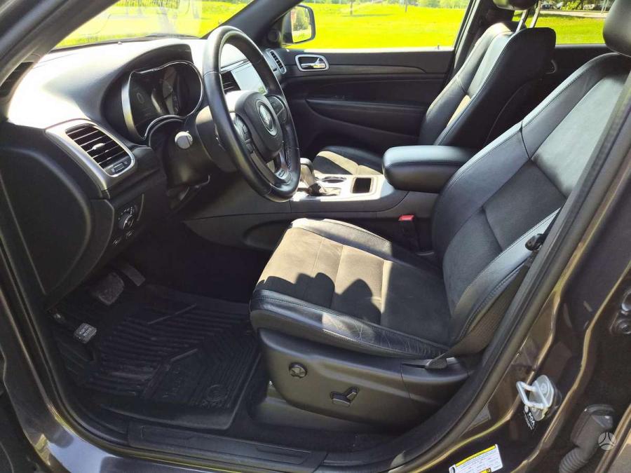Pelēks Jeep Grand Cherokee 2021 Šauļi, ar dzinēja tilpumu 3.60 L un nobraukumu 99 tūkst. km par 21400 €, foto 10 vietnē AUTOMOTO.COM.LV