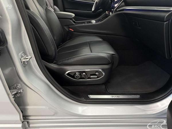 Pelēks Jeep Grand Cherokee 2021 Viļņa, ar dzinēja tilpumu 3.60 L un nobraukumu 49 tūkst. km par 37500 €, foto 7 vietnē AUTOMOTO.COM.LV
