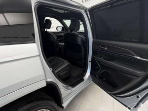 Pelēks Jeep Grand Cherokee 2021 Viļņa, ar dzinēja tilpumu 3.60 L un nobraukumu 49 tūkst. km par 37500 €, foto 18 vietnē AUTOMOTO.COM.LV