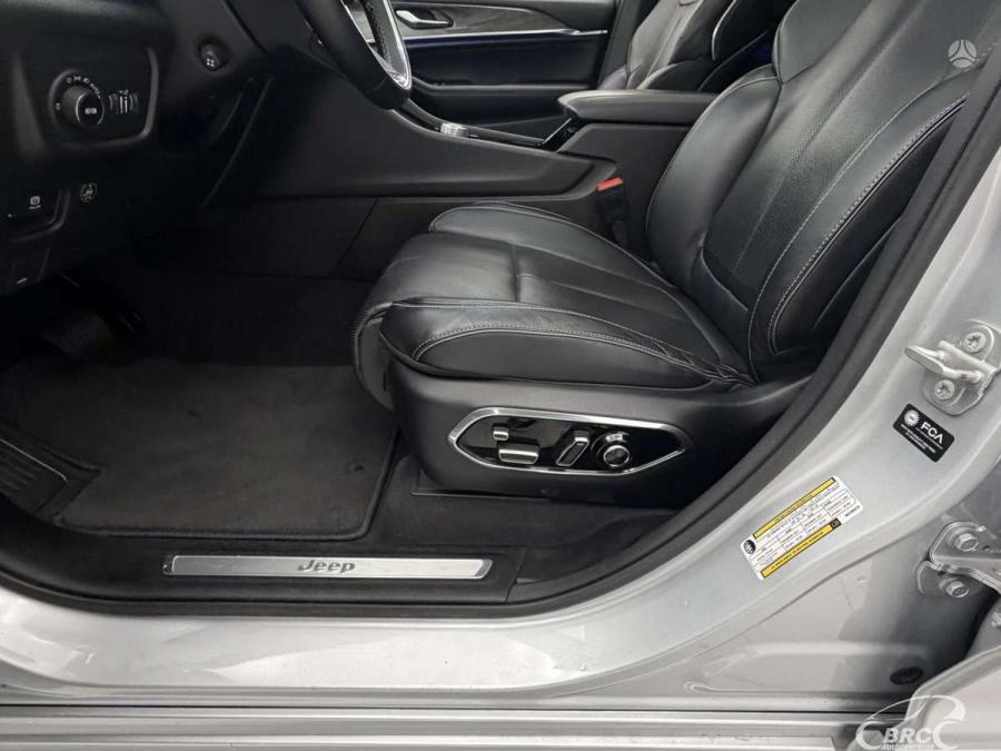 Pelēks Jeep Grand Cherokee 2021 Viļņa, ar dzinēja tilpumu 3.60 L un nobraukumu 49 tūkst. km par 37500 €, foto 28 vietnē AUTOMOTO.COM.LV