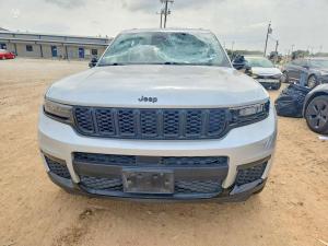 Pelēks Jeep Grand Cherokee 2021 Viļņa, ar dzinēja tilpumu 3.60 L un nobraukumu 164 tūkst. km par 12950 €, foto  vietnē AUTOMOTO.COM.LV
