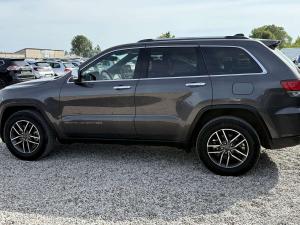 Pelēks Jeep Grand Cherokee 2021 Kretinga, ar dzinēja tilpumu 3.60 L un nobraukumu 83 tūkst. km par 19999 €, foto 6 vietnē AUTOMOTO.COM.LV