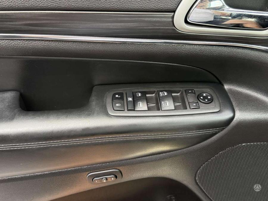 Pelēks Jeep Grand Cherokee 2021 Kretinga, ar dzinēja tilpumu 3.60 L un nobraukumu 83 tūkst. km par 19999 €, foto 18 vietnē AUTOMOTO.COM.LV