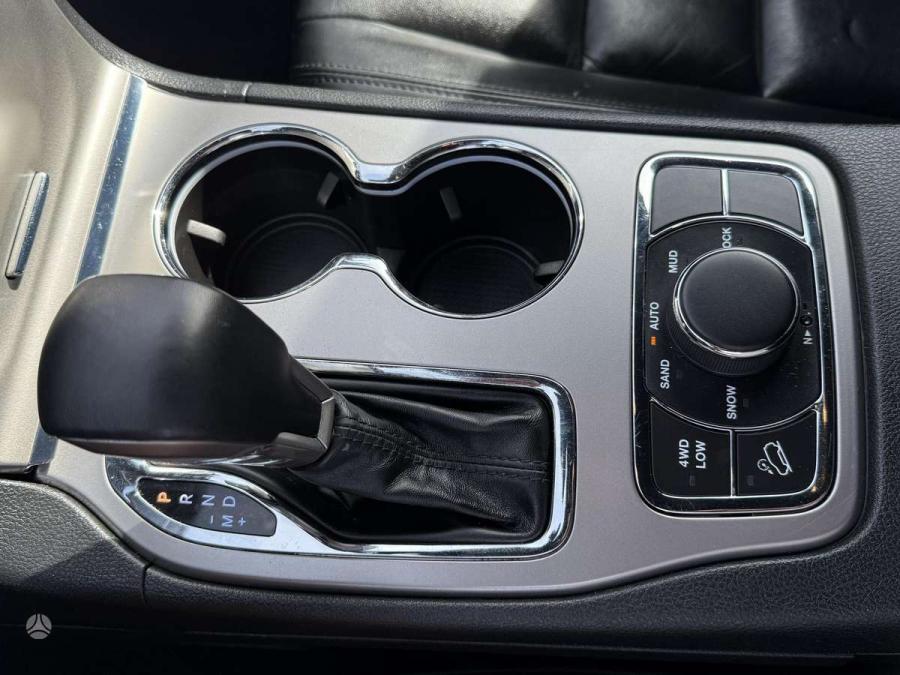 Pelēks Jeep Grand Cherokee 2021 Kretinga, ar dzinēja tilpumu 3.60 L un nobraukumu 83 tūkst. km par 19999 €, foto 21 vietnē AUTOMOTO.COM.LV