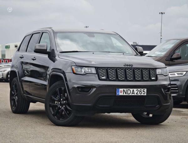 Pelēks Jeep Grand Cherokee 2021 Viļņa, ar dzinēja tilpumu 3.60 L un nobraukumu 69 tūkst. km par 24000 €, foto  vietnē AUTOMOTO.COM.LV