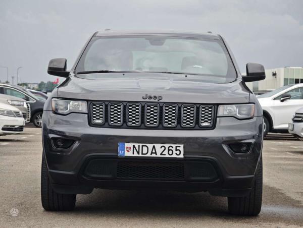 Pelēks Jeep Grand Cherokee 2021 Viļņa, ar dzinēja tilpumu 3.60 L un nobraukumu 69 tūkst. km par 24000 €, foto 2 vietnē AUTOMOTO.COM.LV