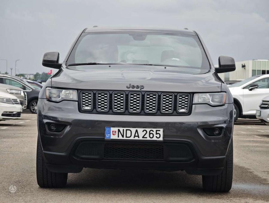 Grey Jeep Grand Cherokee 2021 in Vilnius, with an engine capacity of 3.60 L and mileage of 69 thousand km for 24000 €, photo 3 on AUTOMOTO.COM.LV