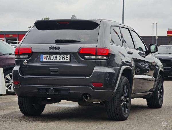 Pelēks Jeep Grand Cherokee 2021 Viļņa, ar dzinēja tilpumu 3.60 L un nobraukumu 69 tūkst. km par 24000 €, foto 3 vietnē AUTOMOTO.COM.LV