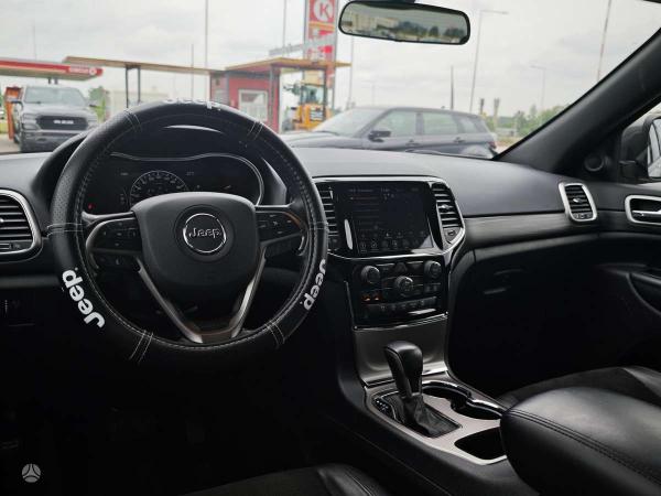 Pelēks Jeep Grand Cherokee 2021 Viļņa, ar dzinēja tilpumu 3.60 L un nobraukumu 69 tūkst. km par 24000 €, foto 4 vietnē AUTOMOTO.COM.LV