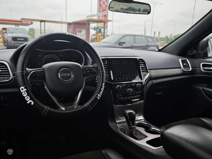 Grey Jeep Grand Cherokee 2021 in Vilnius, with an engine capacity of 3.60 L and mileage of 69 thousand km for 24000 €, photo 5 on AUTOMOTO.COM.LV