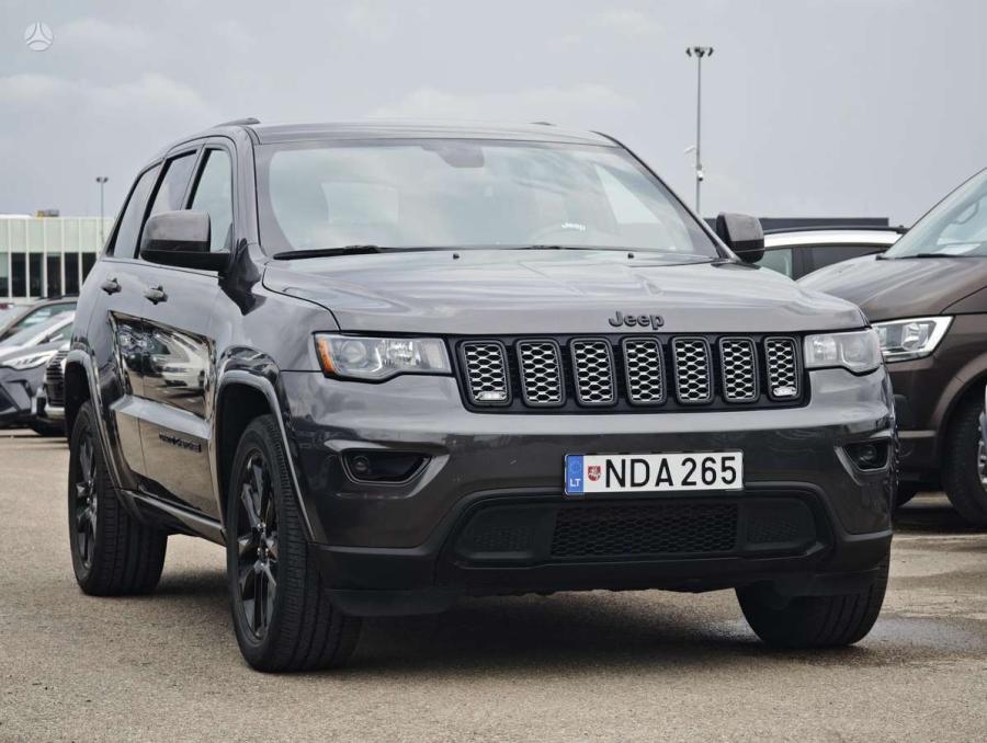 Grey Jeep Grand Cherokee 2021 in Vilnius, with an engine capacity of 3.60 L and mileage of 69 thousand km for 24000 €, photo 6 on AUTOMOTO.COM.LV