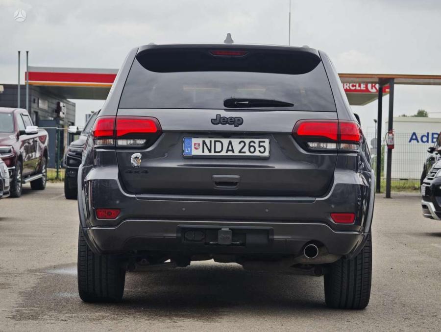 Grey Jeep Grand Cherokee 2021 in Vilnius, with an engine capacity of 3.60 L and mileage of 69 thousand km for 24000 €, photo 8 on AUTOMOTO.COM.LV