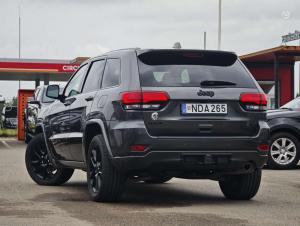 Grey Jeep Grand Cherokee 2021 in Vilnius, with an engine capacity of 3.60 L and mileage of 69 thousand km for 24000 €, photo 9 on AUTOMOTO.COM.LV