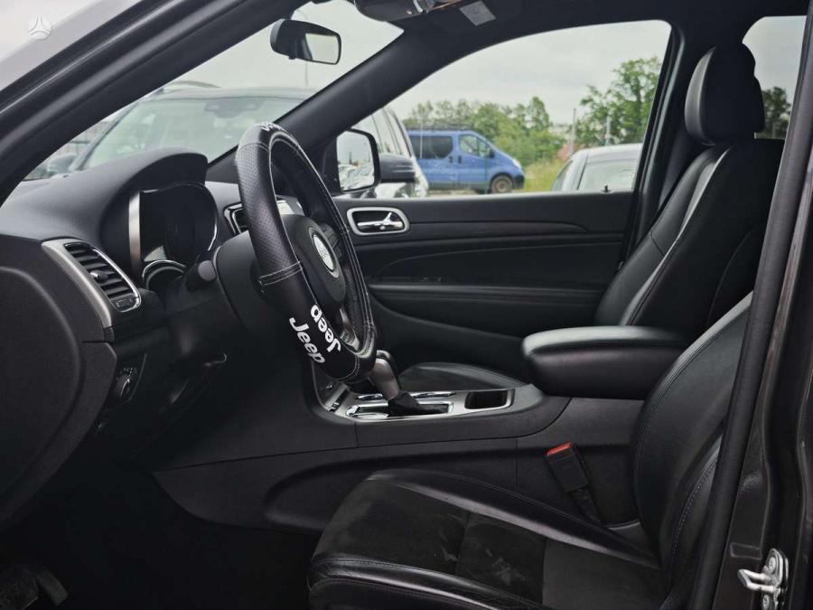 Grey Jeep Grand Cherokee 2021 in Vilnius, with an engine capacity of 3.60 L and mileage of 69 thousand km for 24000 €, photo 10 on AUTOMOTO.COM.LV