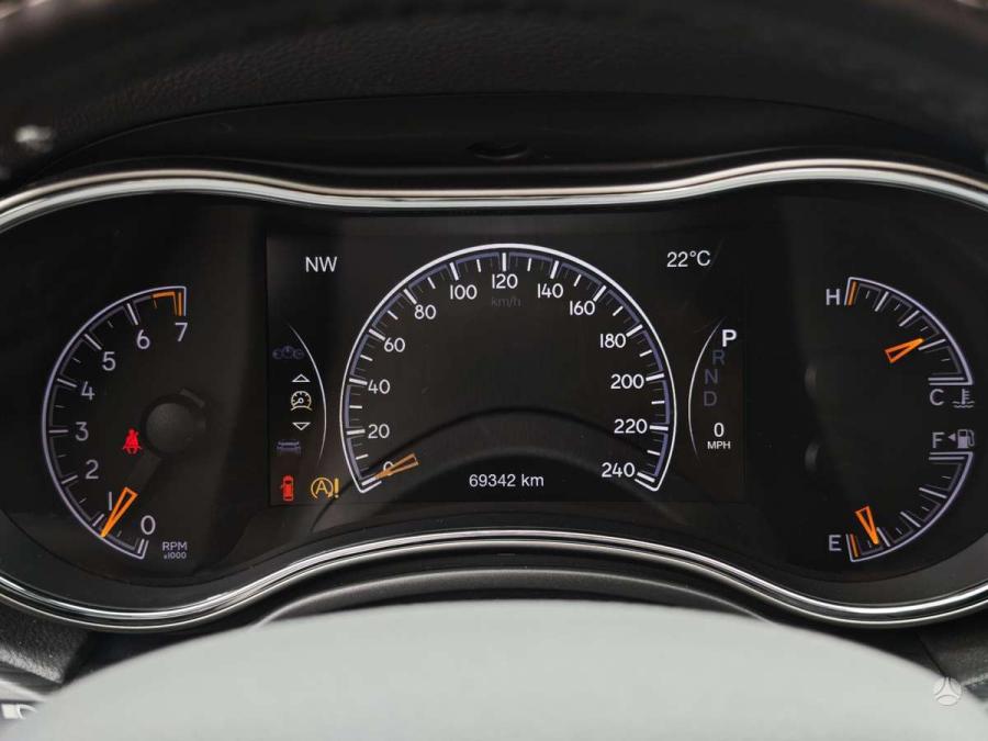 Grey Jeep Grand Cherokee 2021 in Vilnius, with an engine capacity of 3.60 L and mileage of 69 thousand km for 24000 €, photo 12 on AUTOMOTO.COM.LV
