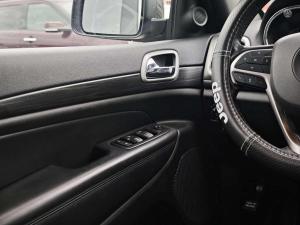 Grey Jeep Grand Cherokee 2021 in Vilnius, with an engine capacity of 3.60 L and mileage of 69 thousand km for 24000 €, photo 18 on AUTOMOTO.COM.LV