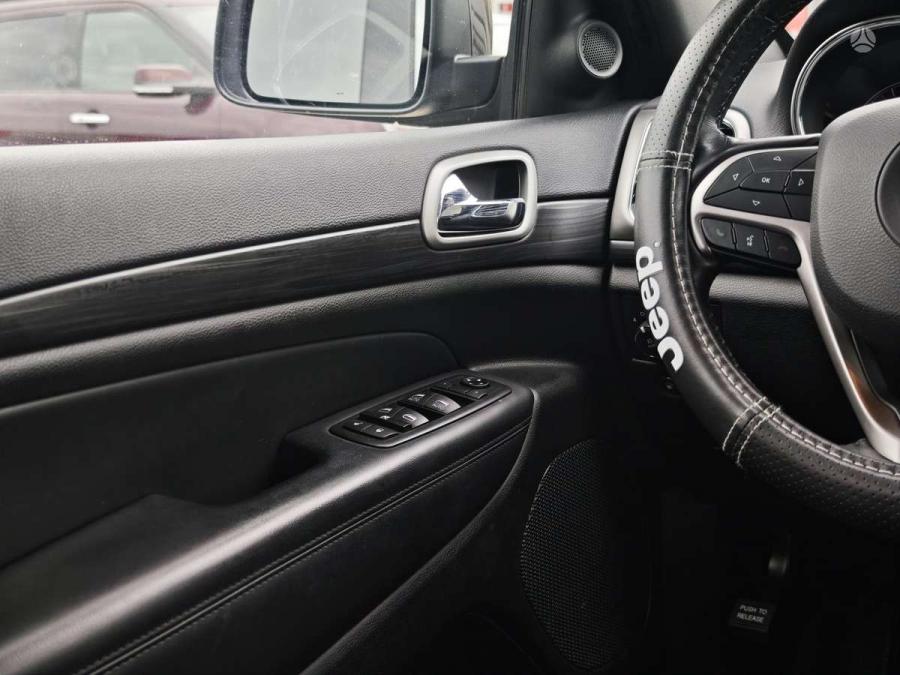 Grey Jeep Grand Cherokee 2021 in Vilnius, with an engine capacity of 3.60 L and mileage of 69 thousand km for 24000 €, photo 18 on AUTOMOTO.COM.LV