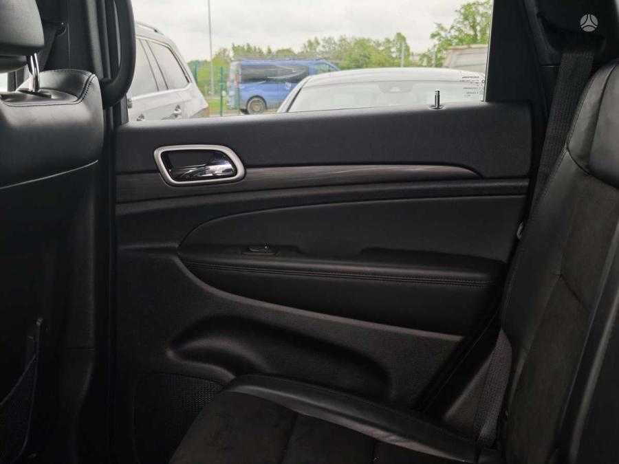 Grey Jeep Grand Cherokee 2021 in Vilnius, with an engine capacity of 3.60 L and mileage of 69 thousand km for 24000 €, photo 20 on AUTOMOTO.COM.LV