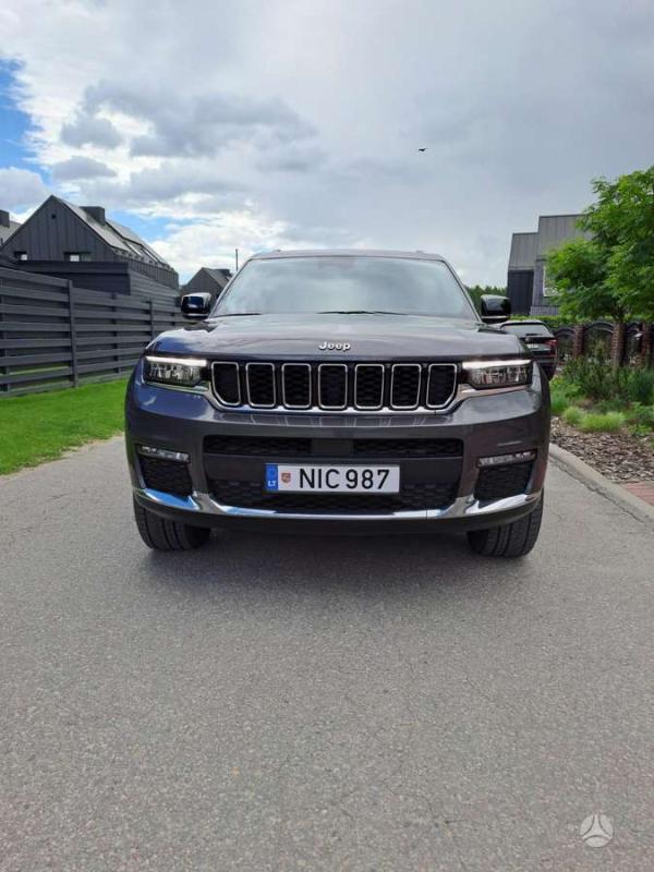 Pelēks Jeep Grand Cherokee 2021 Viļņa, ar dzinēja tilpumu 3.60 L un nobraukumu 90 tūkst. km par 30800 €, foto 3 vietnē AUTOMOTO.COM.LV