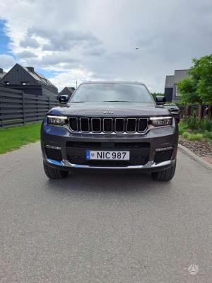 Pelēks Jeep Grand Cherokee 2021 Viļņa, ar dzinēja tilpumu 3.60 L un nobraukumu 90 tūkst. km par 30800 €, foto 4 vietnē AUTOMOTO.COM.LV