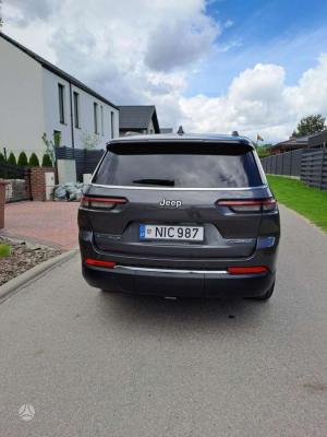 Pelēks Jeep Grand Cherokee 2021 Viļņa, ar dzinēja tilpumu 3.60 L un nobraukumu 90 tūkst. km par 30800 €, foto 8 vietnē AUTOMOTO.COM.LV