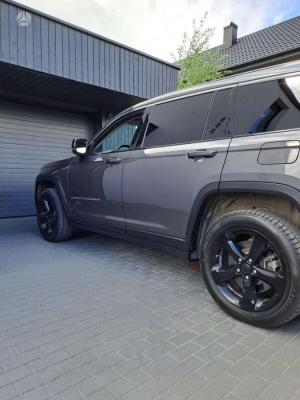 Pelēks Jeep Grand Cherokee 2021 Viļņa, ar dzinēja tilpumu 3.60 L un nobraukumu 90 tūkst. km par 30800 €, foto 9 vietnē AUTOMOTO.COM.LV