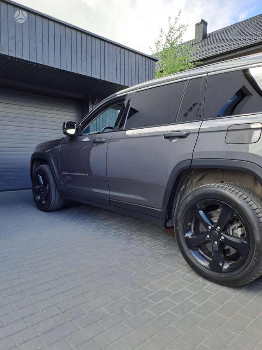 Pelēks Jeep Grand Cherokee 2021 Viļņa, ar dzinēja tilpumu 3.60 L un nobraukumu 90 tūkst. km par 30800 €, foto 9 vietnē AUTOMOTO.COM.LV