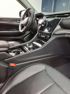 Pelēks Jeep Grand Cherokee 2021 Viļņa, ar dzinēja tilpumu 3.60 L un nobraukumu 90 tūkst. km par 30800 €, foto 13 vietnē AUTOMOTO.COM.LV