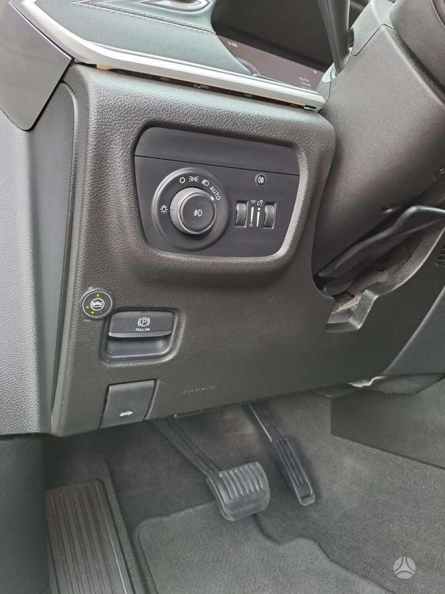 Pelēks Jeep Grand Cherokee 2021 Viļņa, ar dzinēja tilpumu 3.60 L un nobraukumu 90 tūkst. km par 30800 €, foto 18 vietnē AUTOMOTO.COM.LV