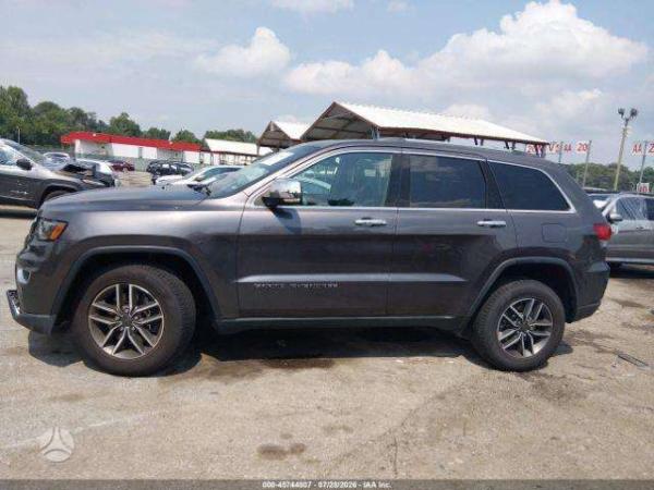 Grey Jeep Grand Cherokee 2021 in Klaipeda, with an engine capacity of 3.60 L and mileage of 119 thousand km for 9000 €, photo 1 on AUTOMOTO.COM.LV