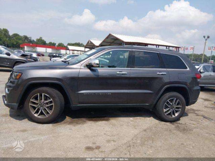 Grey Jeep Grand Cherokee 2021 in Klaipeda, with an engine capacity of 3.60 L and mileage of 119 thousand km for 9000 €, photo 1 on AUTOMOTO.COM.LV