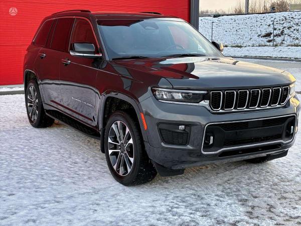 Grey Jeep Grand Cherokee 2022 in Telschi, with an engine capacity of 5.65 L and mileage of 111 thousand km for 45999 €, photo 2 on AUTOMOTO.COM.LV