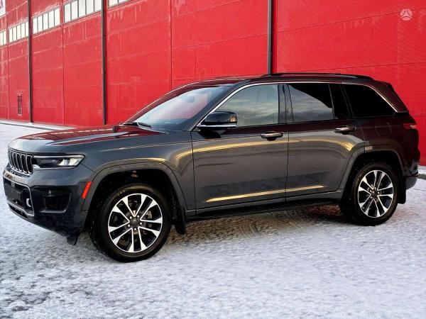 Grey Jeep Grand Cherokee 2022 in Telschi, with an engine capacity of 5.65 L and mileage of 111 thousand km for 45999 €, photo 8 on AUTOMOTO.COM.LV